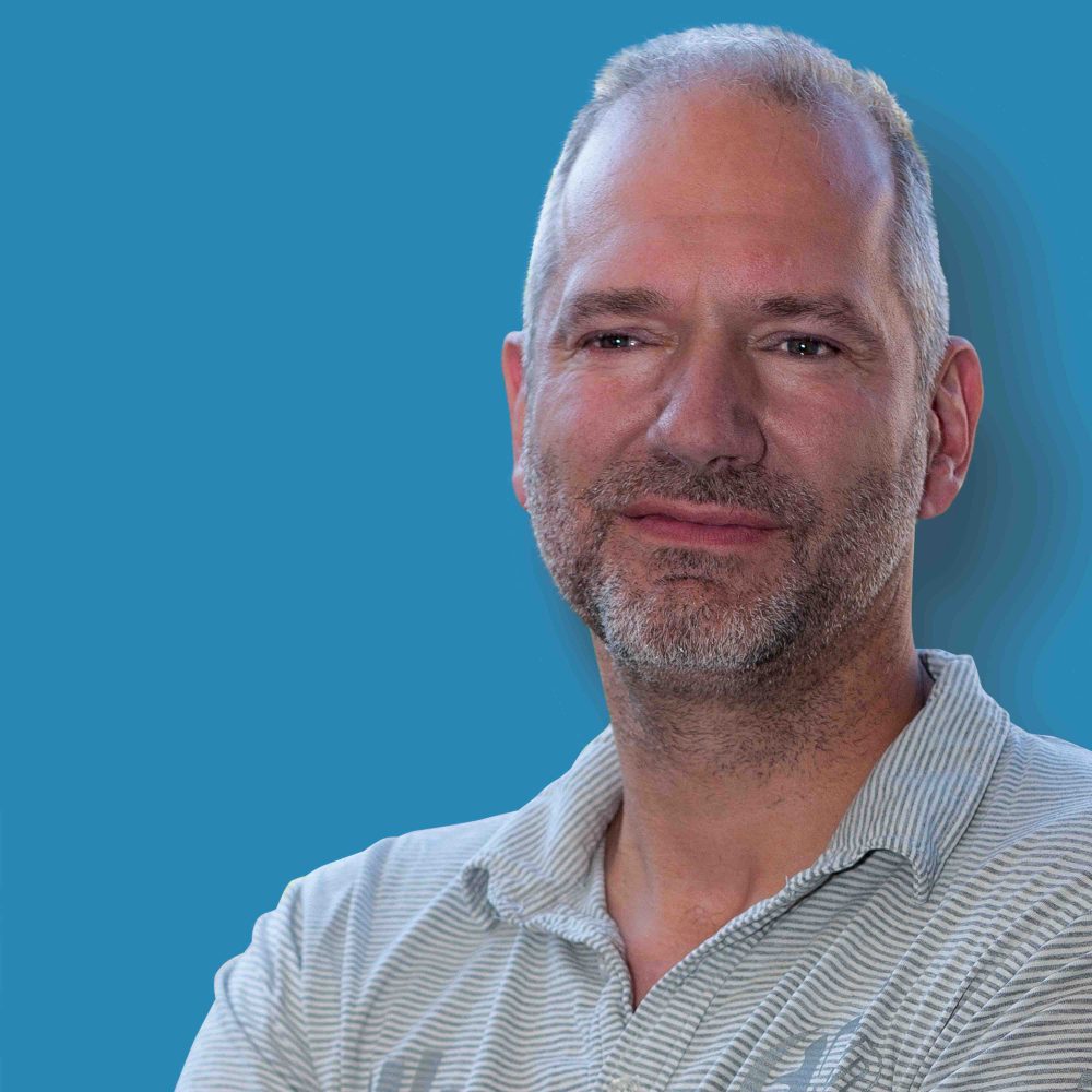 In gesprek met Erik de Vries over de 1,5 meter samenleving – Wij zijn hier